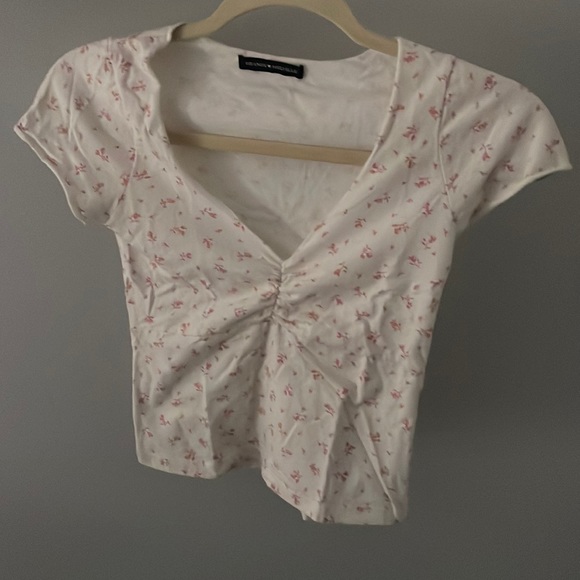 Brandy Melville | Tops | Brandy Melville White Pink Flower Gina Top ...